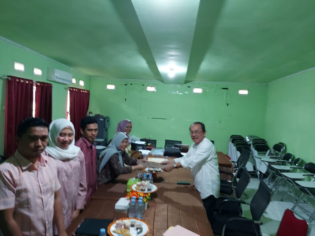 Hari Terakhir Pendaftaran, Guru Besar FEB Unhas dan Peneliti BRIN ...